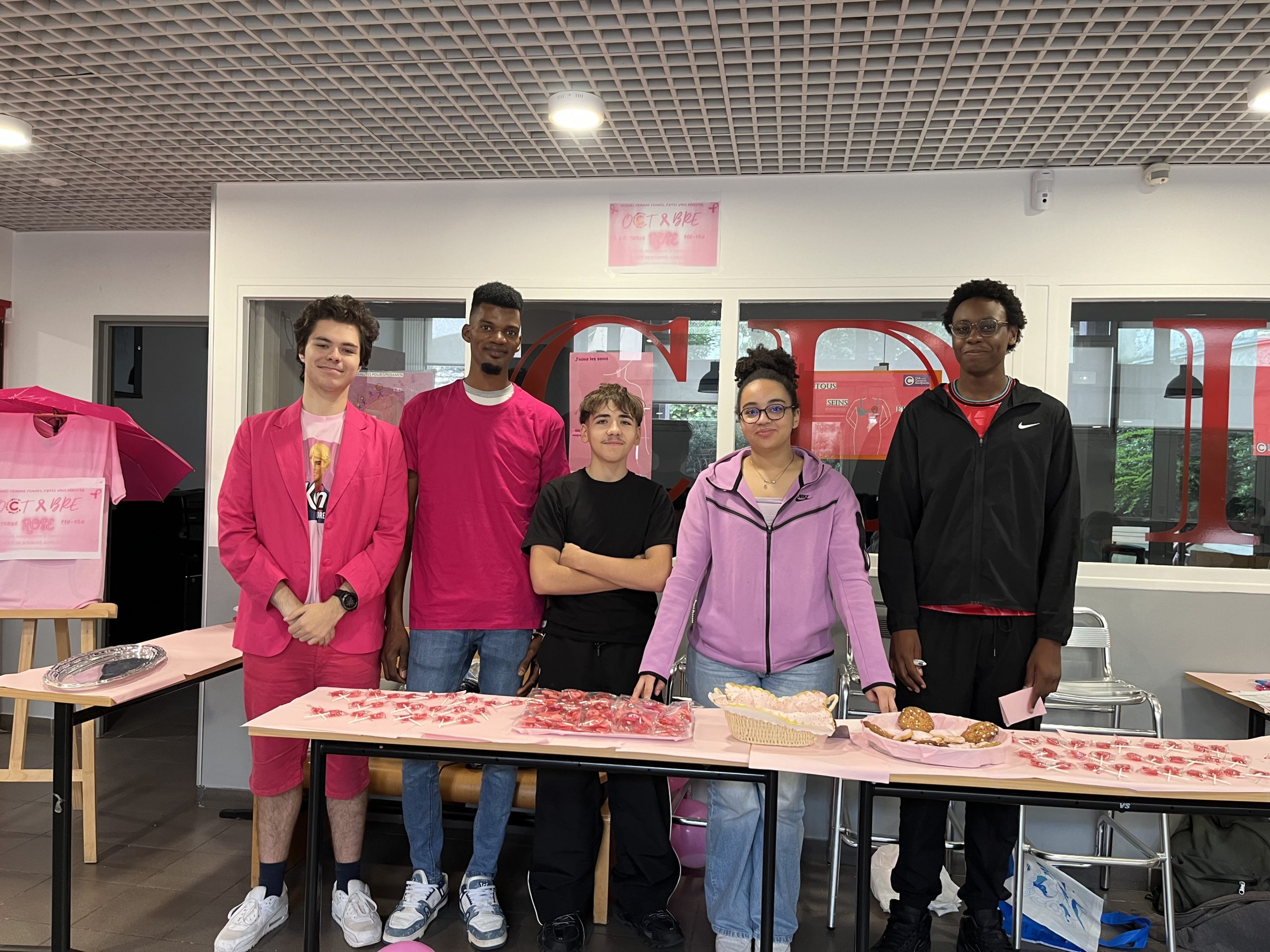 Octobre Rose : 420 euros collectés par nos apprentis en Bac pro MCV - Campus Montsouris